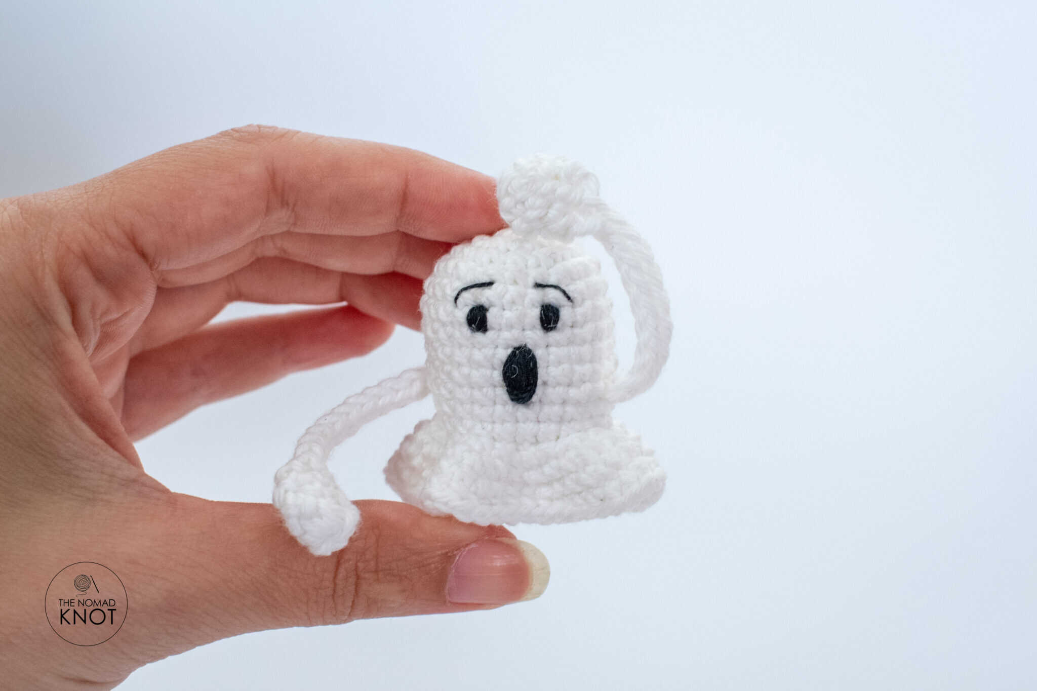 Easy Crochet Ghost Free Pattern for Halloween ⋆ The Nomad Knot
