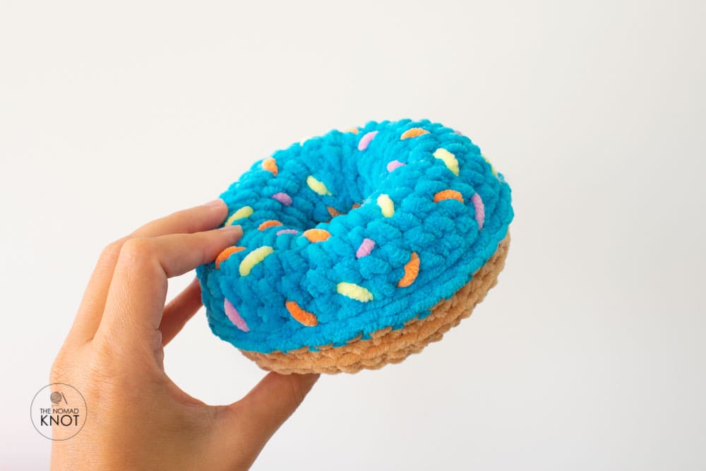 Easy Crochet Donut Plush – Free and No-Sew Pattern ⋆ The Nomad Knot